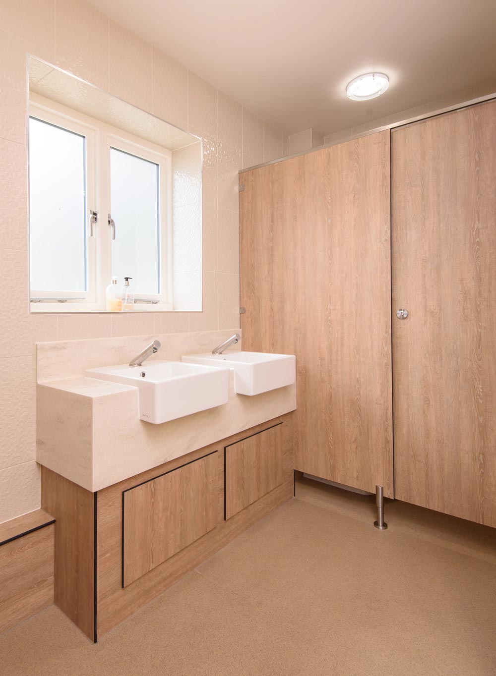 Commercial Bathroom Partitions UK | Cubicle Systems